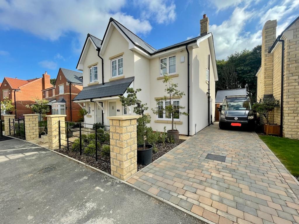 Settlement Drive, Clowne, Chesterfield, S43 4 bed semi-detached house to rent - £1,350 pcm (£312 pw)