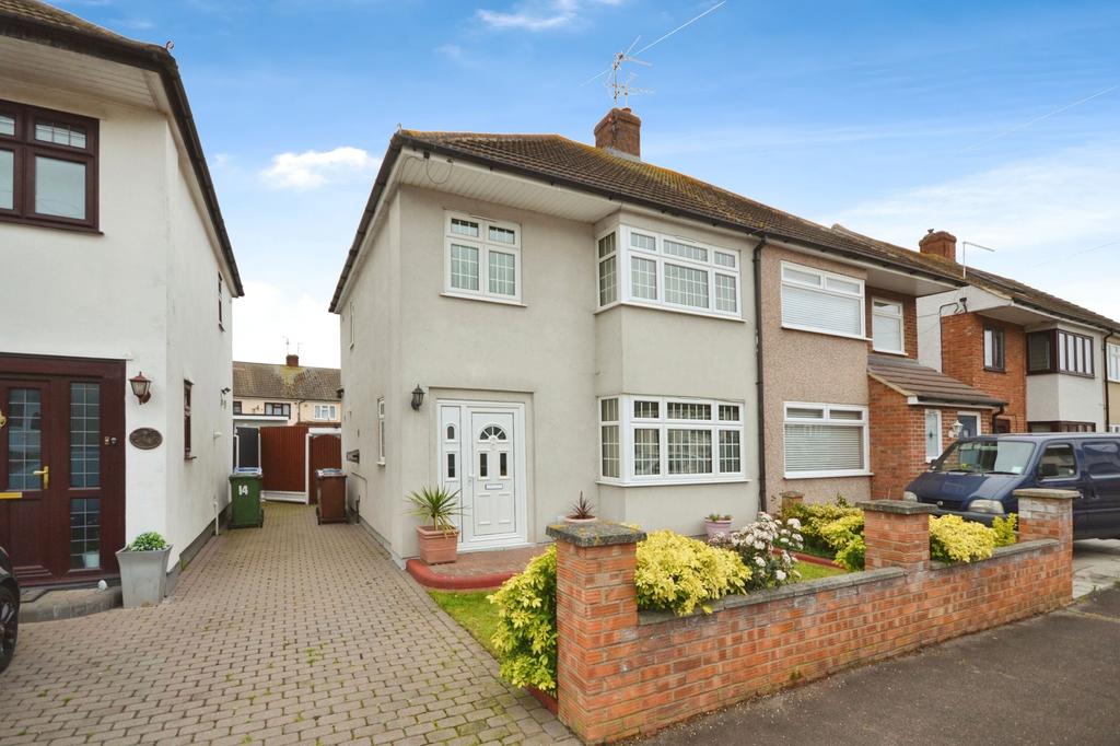 Old Jenkins Close, Stanford-Le-Hope... 3 bed semi-detached house - £375,000