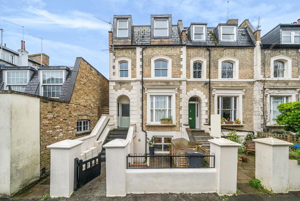 St Leonards Road, Surbiton, KT6 1 bed flat - £450,000