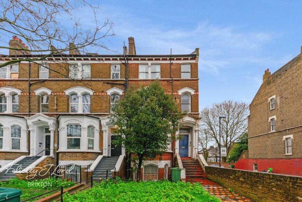 Effra Road, London, SW2 3 bed flat - £650,000