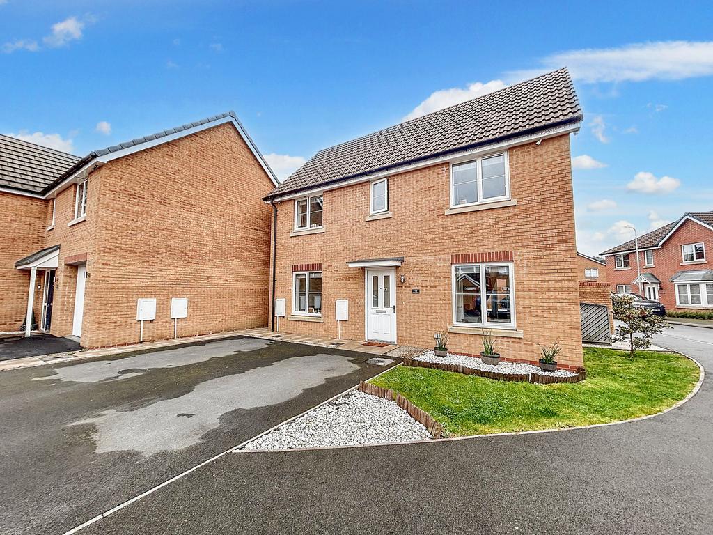 Nettlefolds Crescent, Rogerstone, NP10 3 bed detached house - £300,000