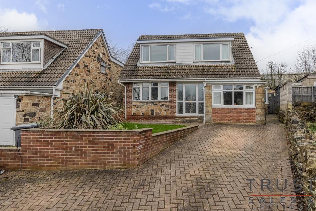 Common Road, Batley 3 bed detached house - £295,000