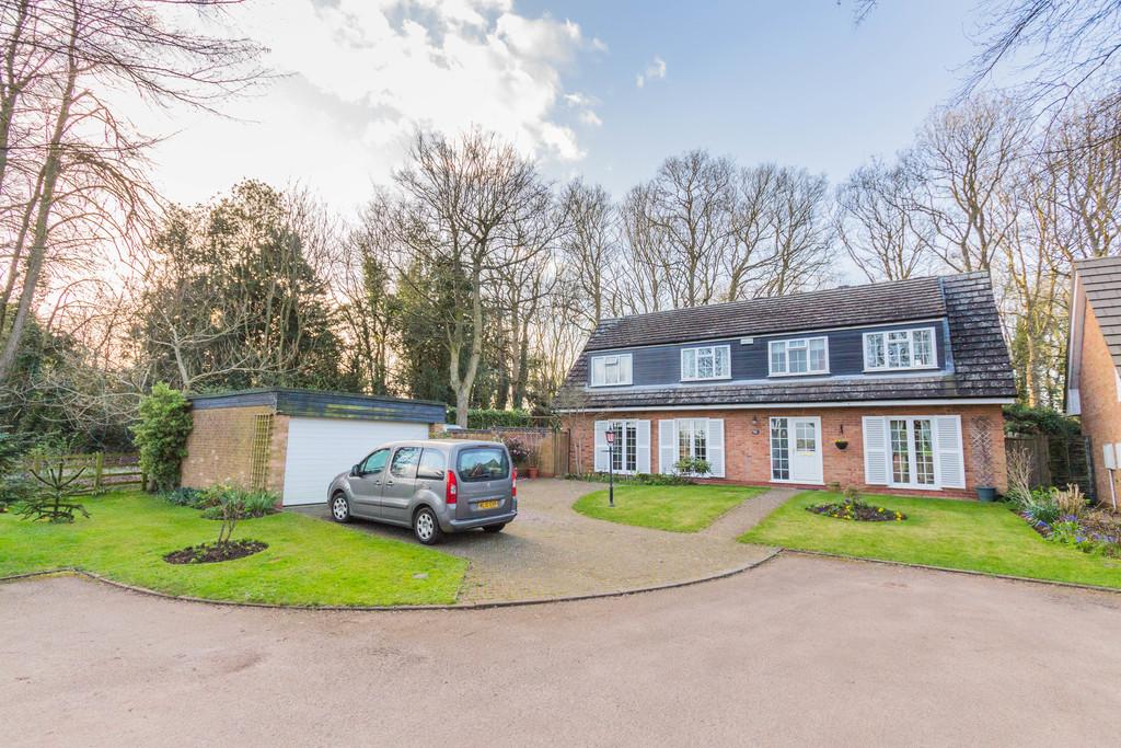 Holly Walk, Finedon NN9 5 bed detached house - £600,000