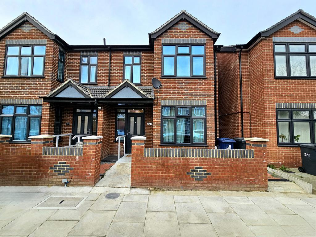 Church Avenue, Southall, UB2 4 bed semi-detached house - £685,000
