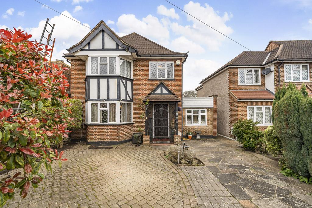 Tabor Gardens, Cheam, SM3 3 bed detached house - £900,000