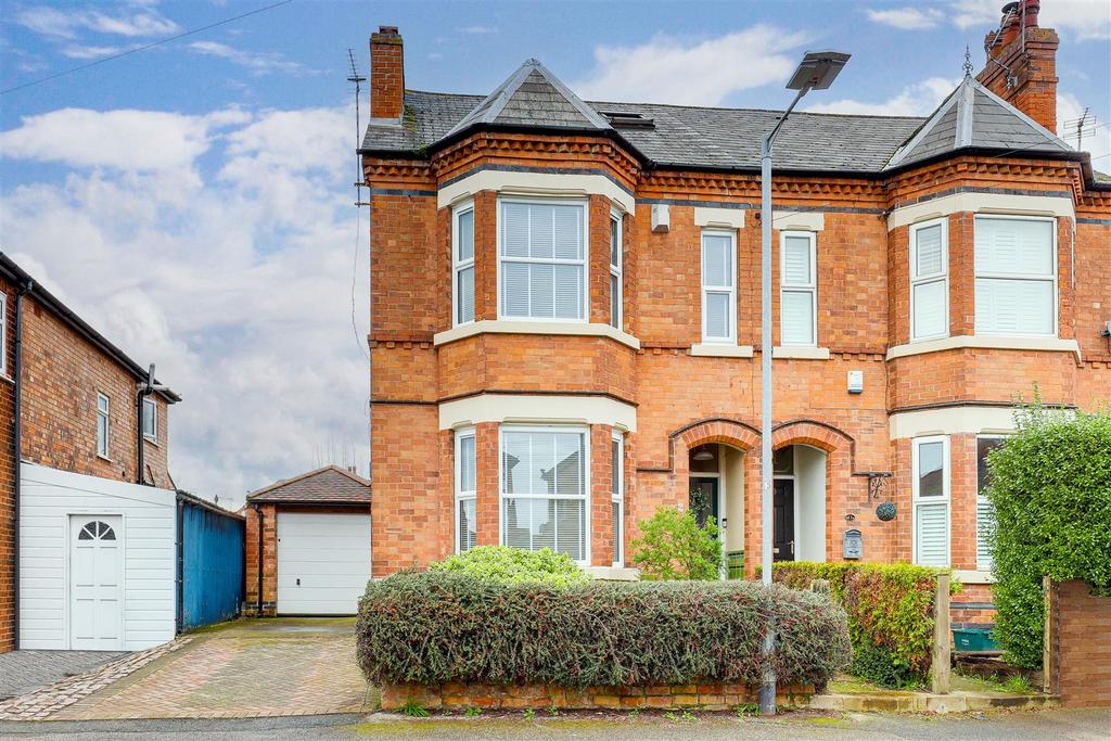 Chestnut Grove, Gedling NG4 4 bed semi-detached house for sale - £360,000