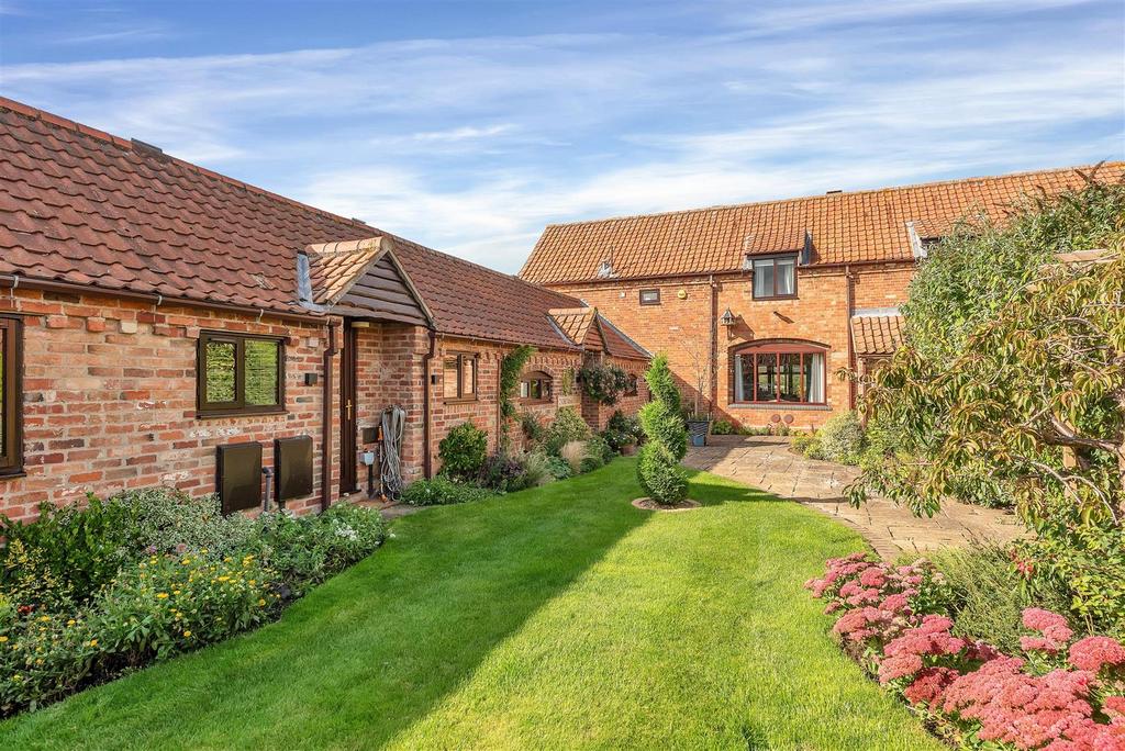 Old Moat Court, Kinoulton, Nottingham 5 bed barn conversion for sale ...