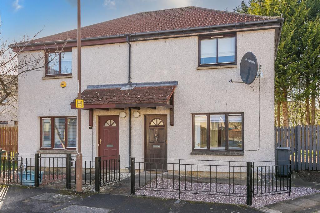 Hay Drive, Niddrie, Edinburgh, EH16 2 bed semi-detached house - £199,000
