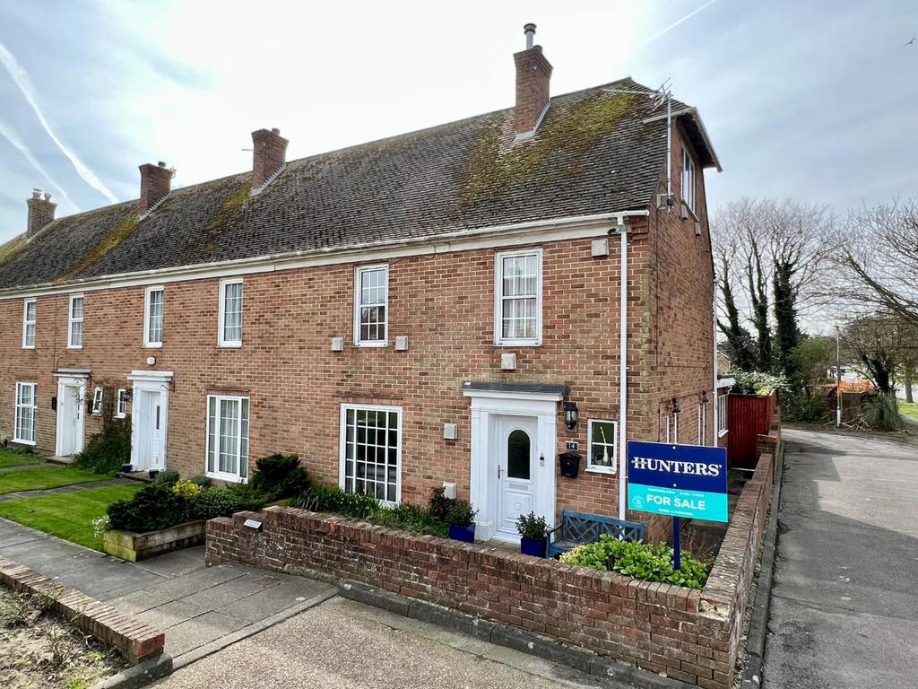 Gainsborough Close, Folkestone 4 bed end of terrace house - £380,000
