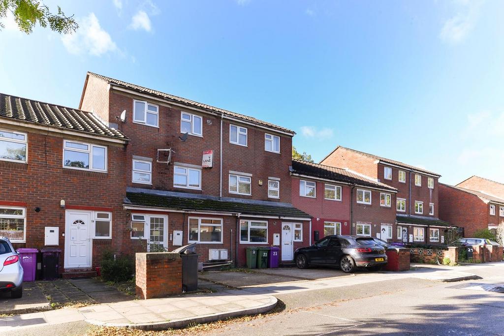 Usher Road, London E3 2 bed flat - £275,000