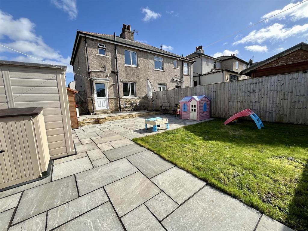 Lodge Drive, Elland 2 bed semi-detached house for sale - £200,000