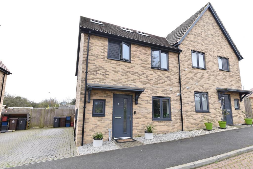 Poston Place, Stevenage 3 bed semi-detached house - £450,000