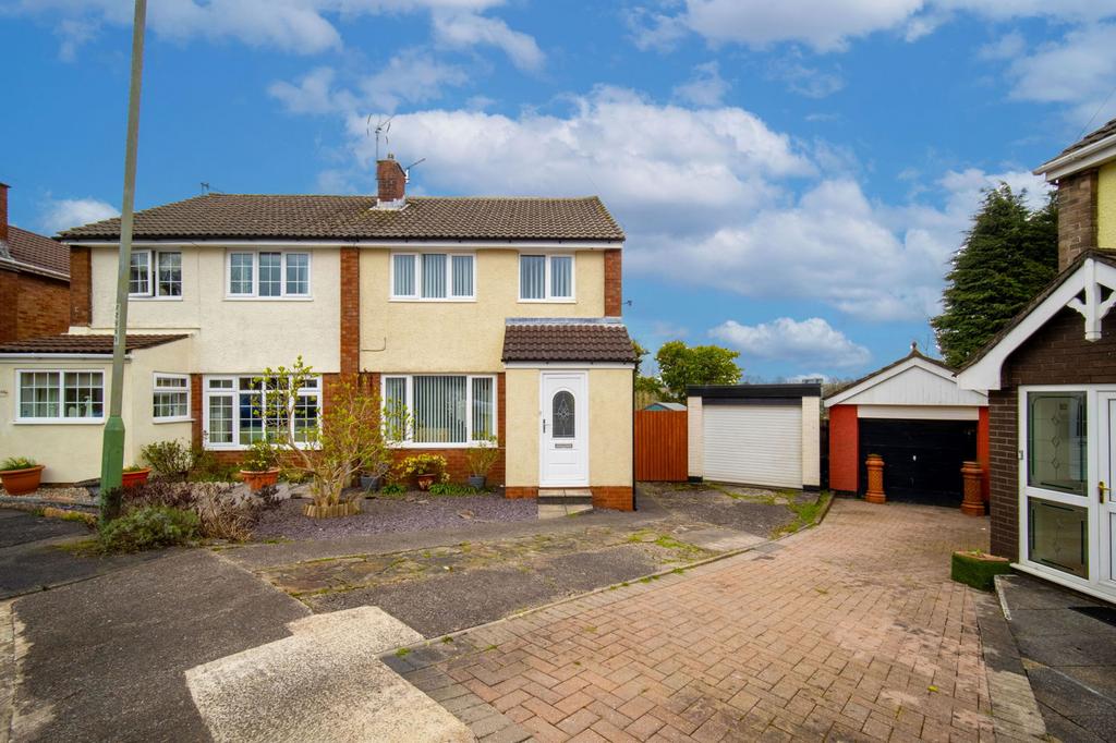 Lon Y Rhedyn, Caerphilly, CF83 1DR 3 bed semi-detached house - £290,000