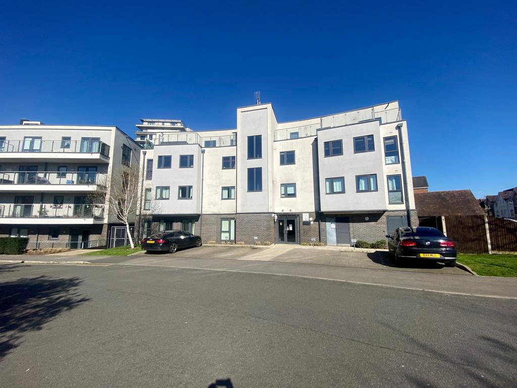 Woking 2 bed flat - £1,650 pcm (£381 pw)