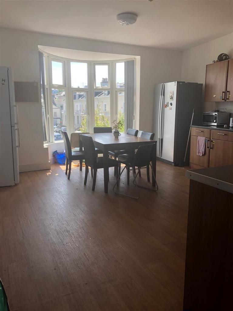 10 Lisson Grove, Plymouth PL4 6 bed apartment - £477 pcm (£110 pw)