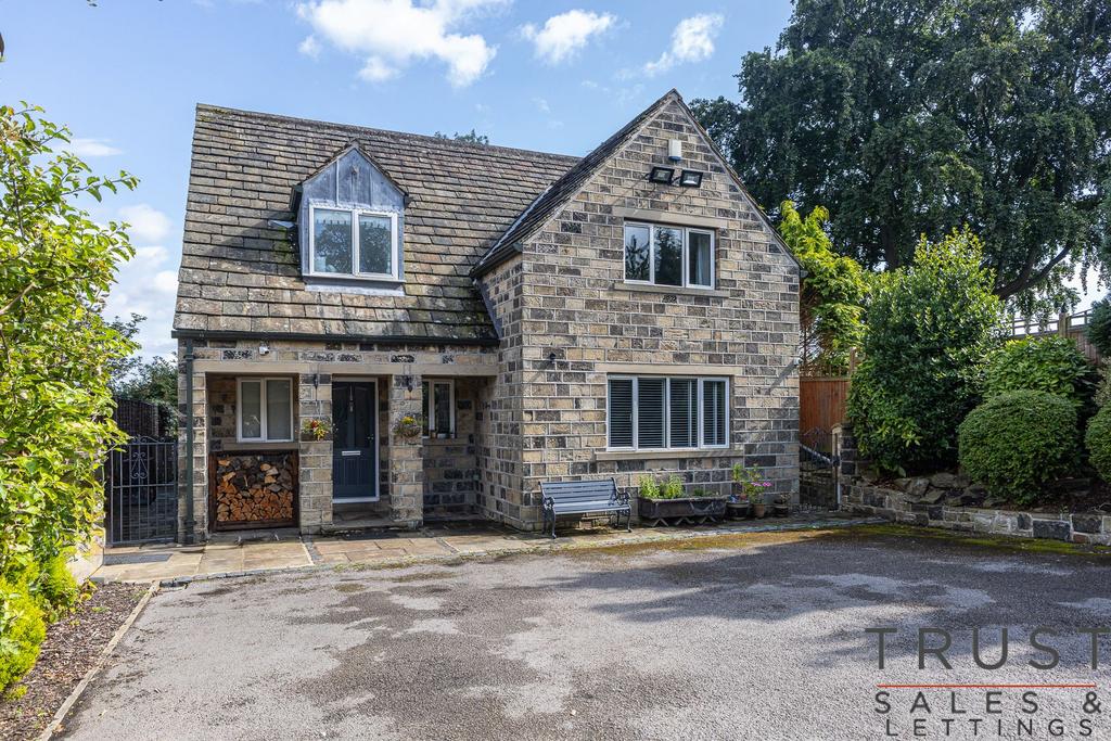 Liversedge WF15 4 bed detached house - £489,995