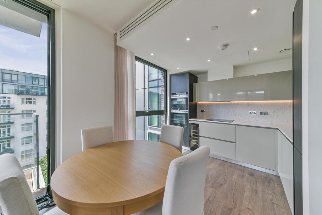 Perilla House, Stable Walk, Aldgate... 2 bed flat - £3,700 pcm (£854 pw)