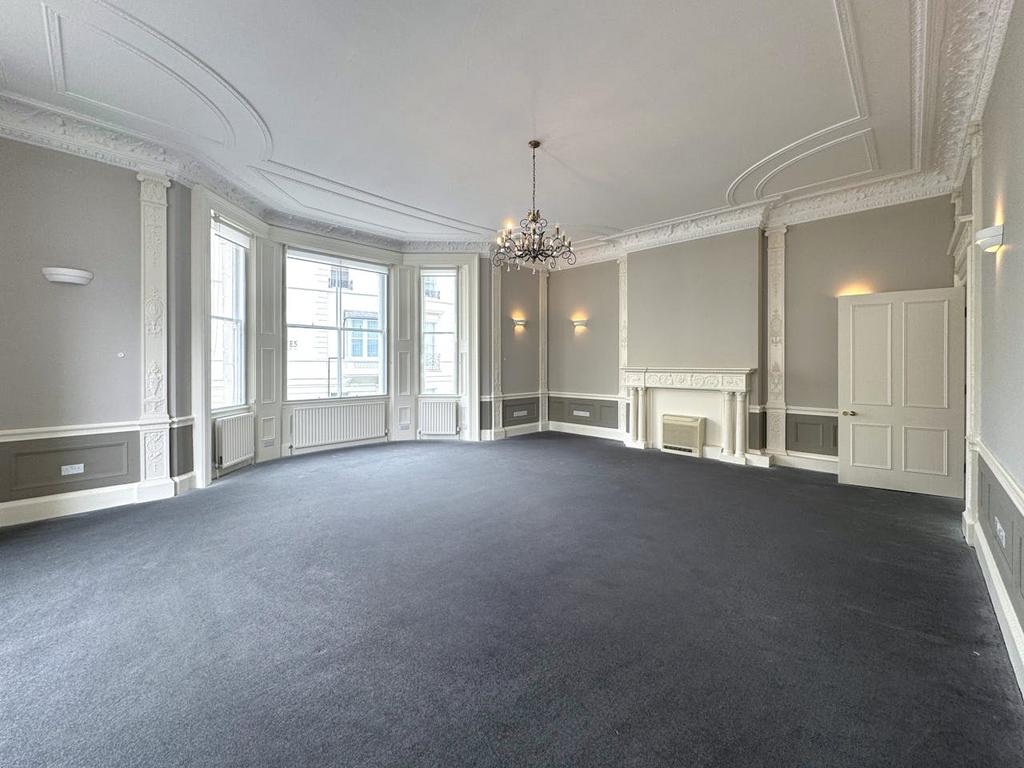 81 Cromwell Road, London, SW7 5BW Office - £5,000 pcm (£1,154 pw)