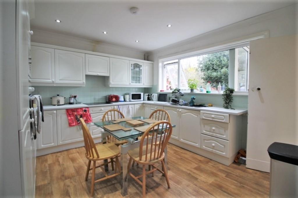 Taddyforde Court, Exeter EX4 5 bed detached house - £3,683 pcm (£850 pw)