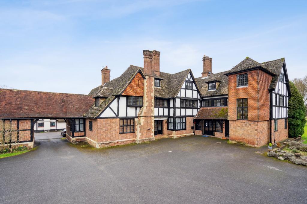 Stoke Common Road, Fulmer 2 bed flat for sale - £450,000