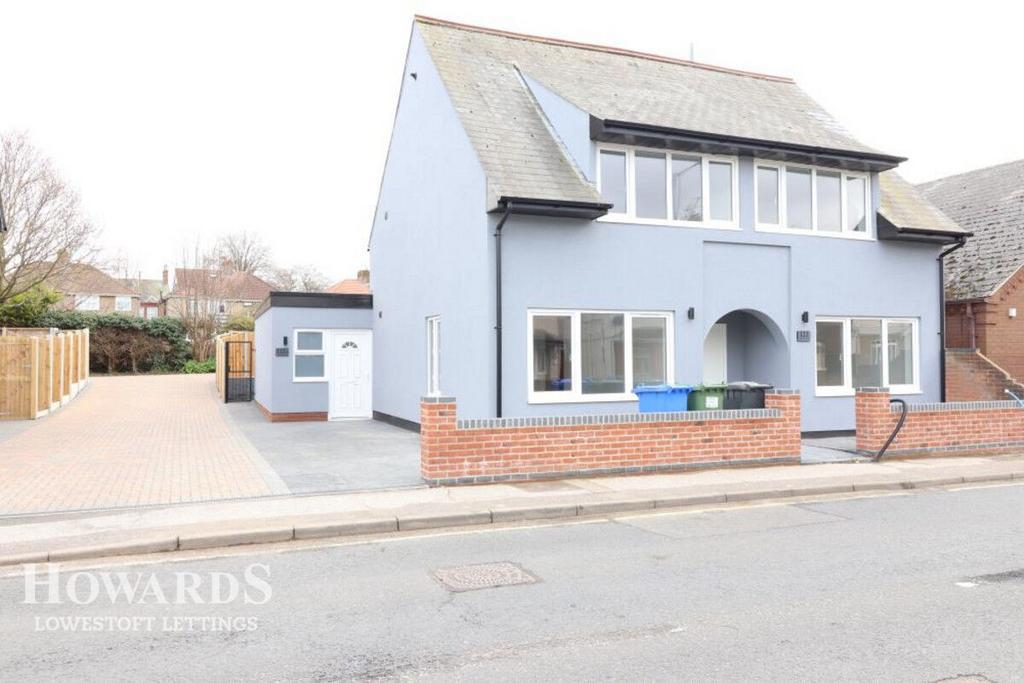Victoria Road, Lowestoft 3 bed maisonette - £1,150 pcm (£265 pw)
