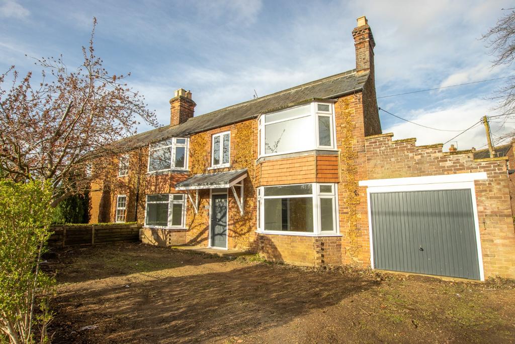 Manor Road, Dersingham 4 bed semi-detached house for sale - £430,000