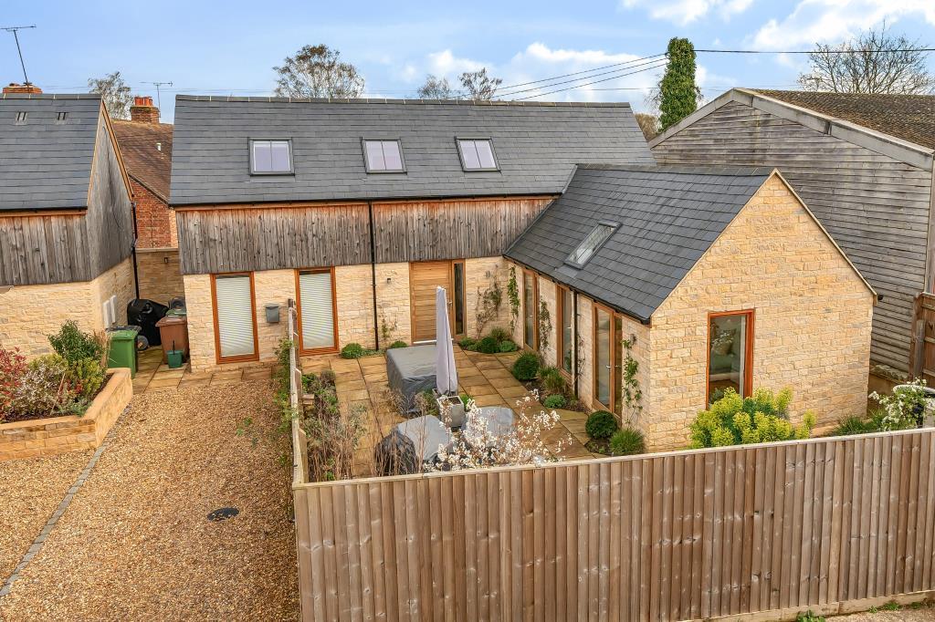 Waterstock, Oxfordshire, OX33 3 bed barn conversion - £585,000