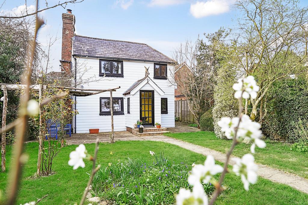 Main Street, Peasmarsh, East Sueex TN31 6SX 3 bed detached house for ...