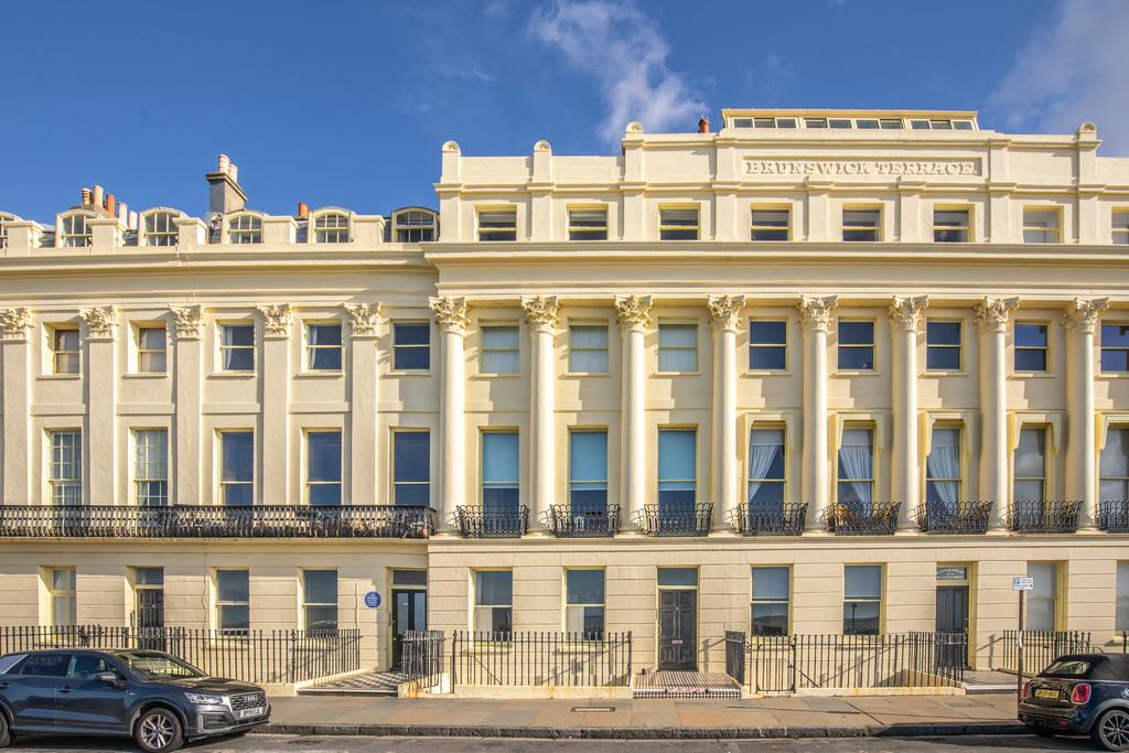 Brunswick Terrace, Hove 2 bed apartment for sale - £550,000