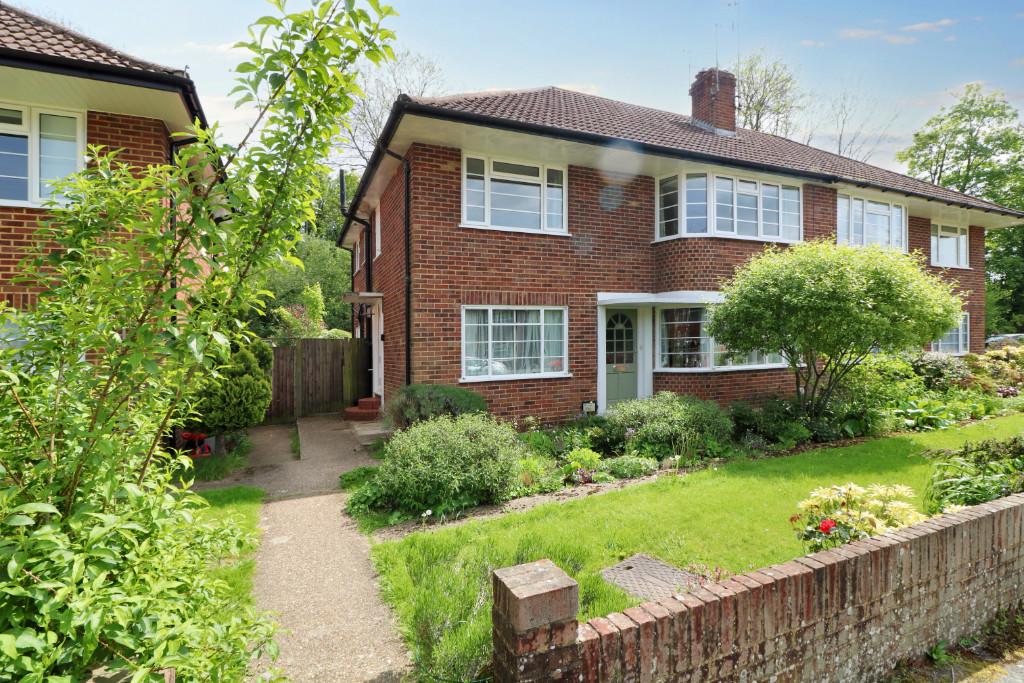 Swan Mill Gardens, Pixham 2 bed apartment - £360,000