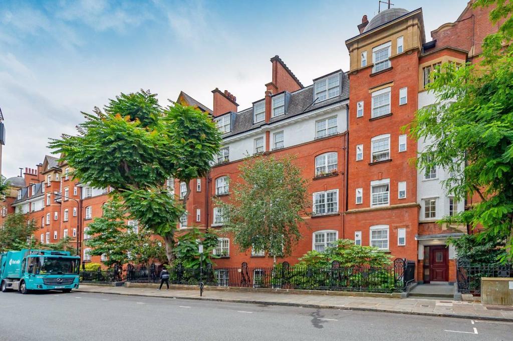 Flaxman Terrace, Bloomsbury WC1H 1 bed flat - £1,950 pcm (£450 pw)