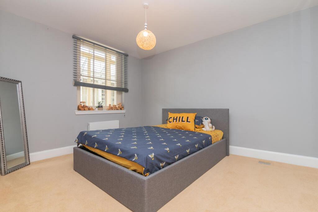 Thread Street, Paisley PA1 3 bed flat - £220,000