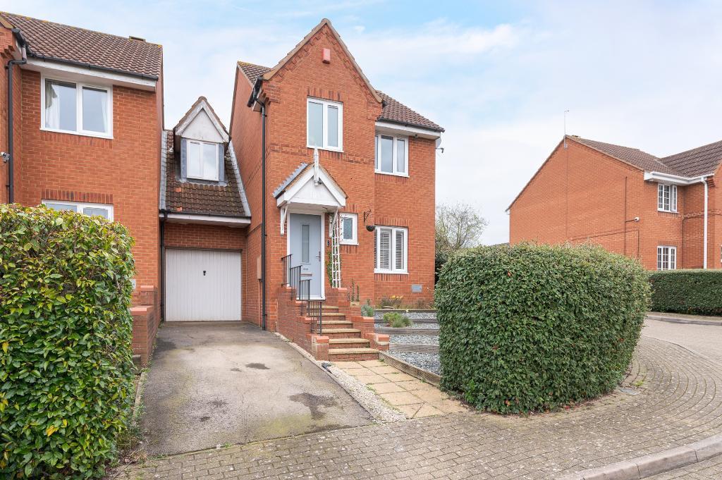 Bradwell Common, Milton Keynes MK13 3 bed end of terrace house - £365,000