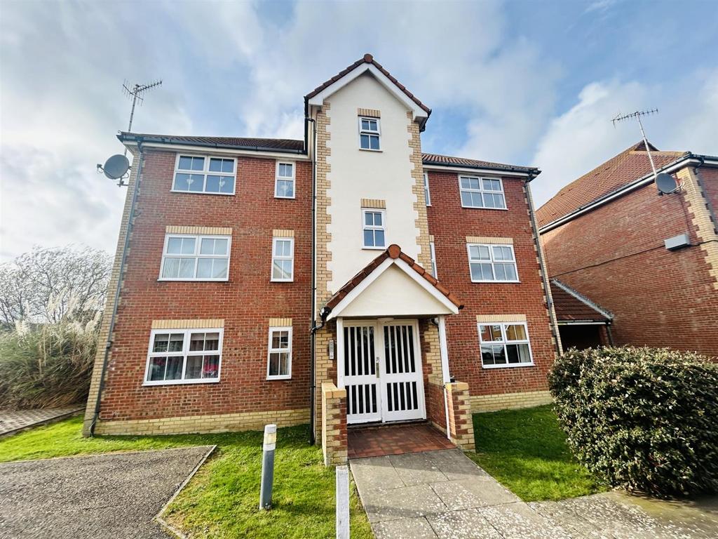 Quebec Close, Eastbourne BN23 2 bed apartment - £179,950