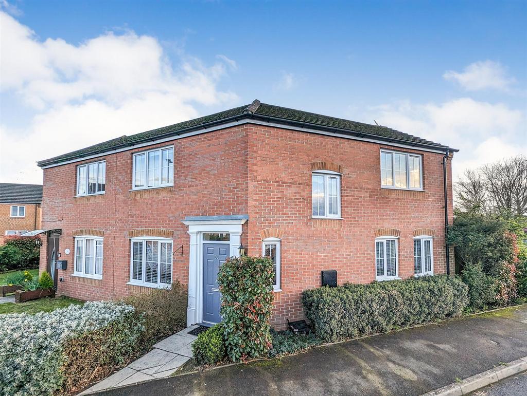 Lowry Close, Corby NN18 3 bed semi-detached house - £249,950