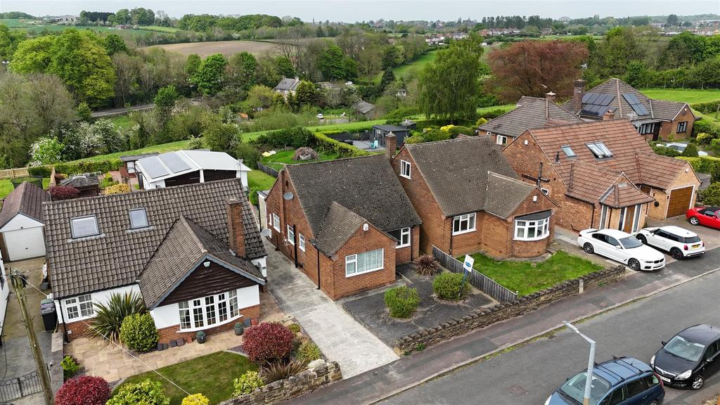 Holmley Bank, Dronfield 2 bed detached bungalow - £250,000
