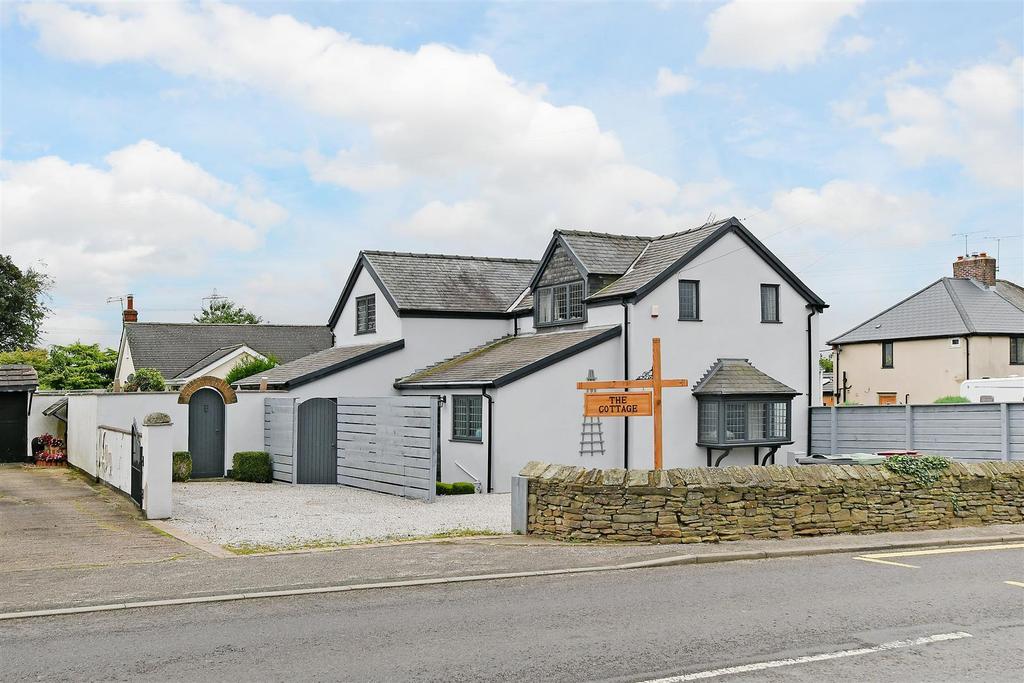 Top Road, Calow, Chesterfield 3 bed detached house - £340,000