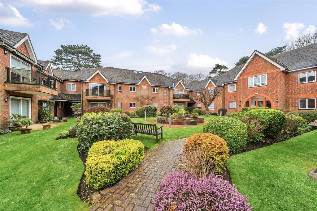Heathbourne Road, Bushey WD23 2 bed flat - £665,000