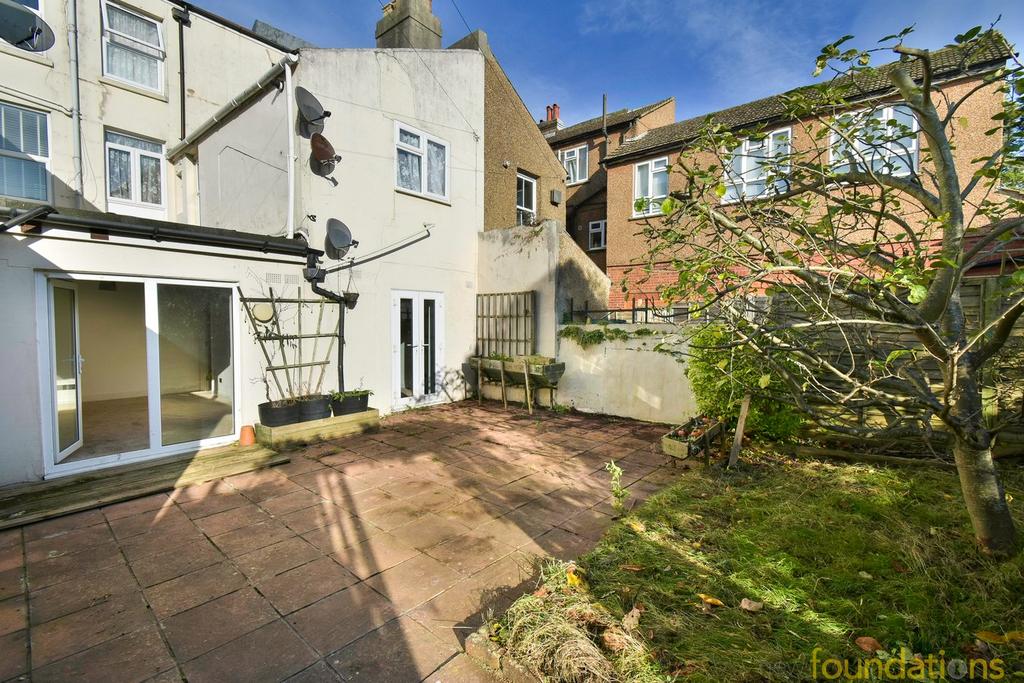 Western Road, Bexhill-on-Sea, TN40 2 bed ground floor flat - £165,000