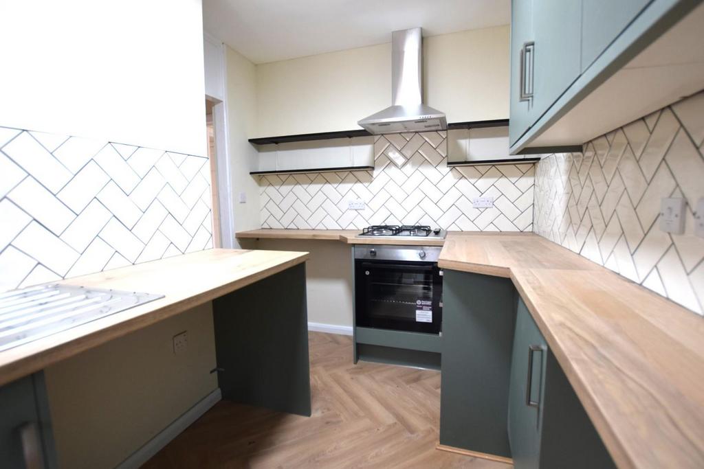Grantham Gardens Chadwell Heath Rm6 2 Bed Maisonette For Sale £260 000