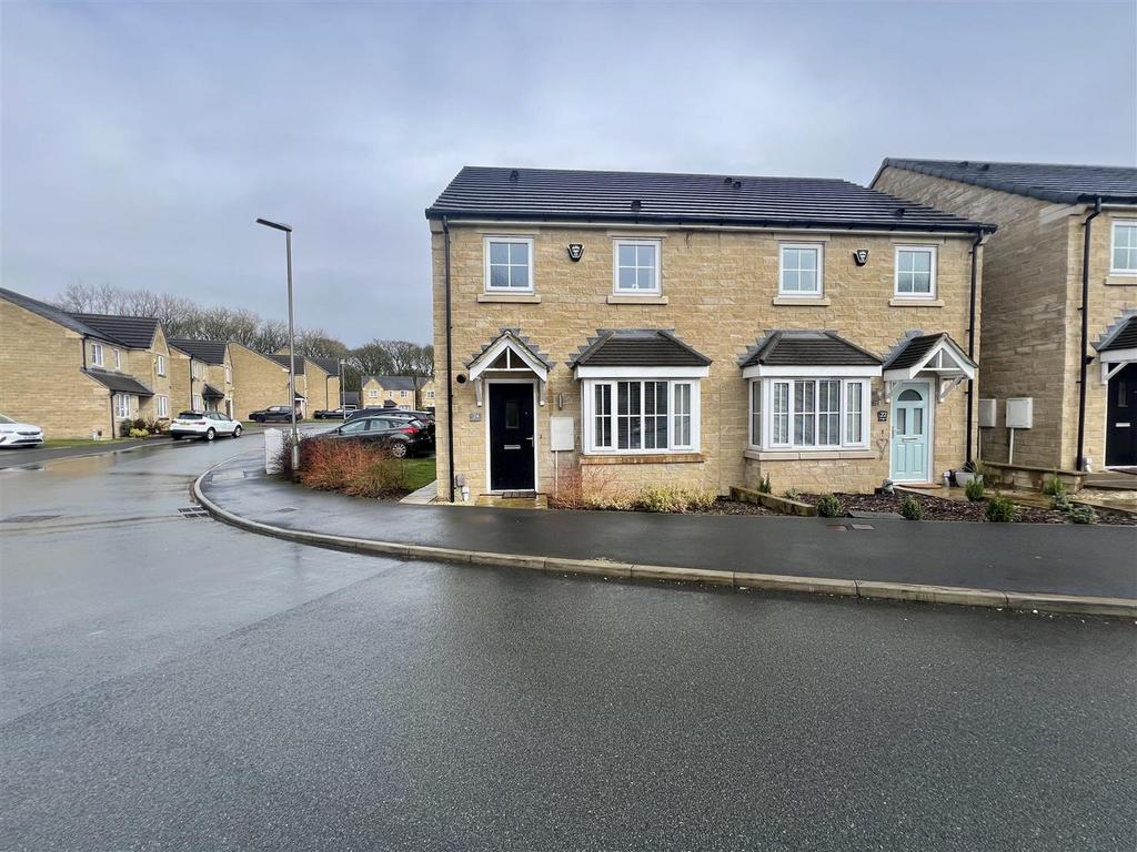 Harrowins Farm Drive, Bradford BD13 3 bed semi-detached house - £210,000
