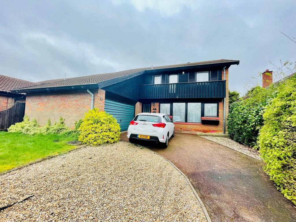 Colesbourne Drive, Downhead Park... 4 bed detached house - £560,000