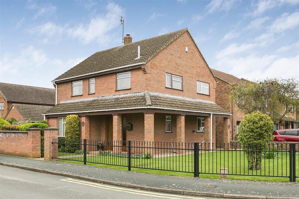 Edinburgh Road, Newmarket CB8 3 bed detached house for sale - £480,000