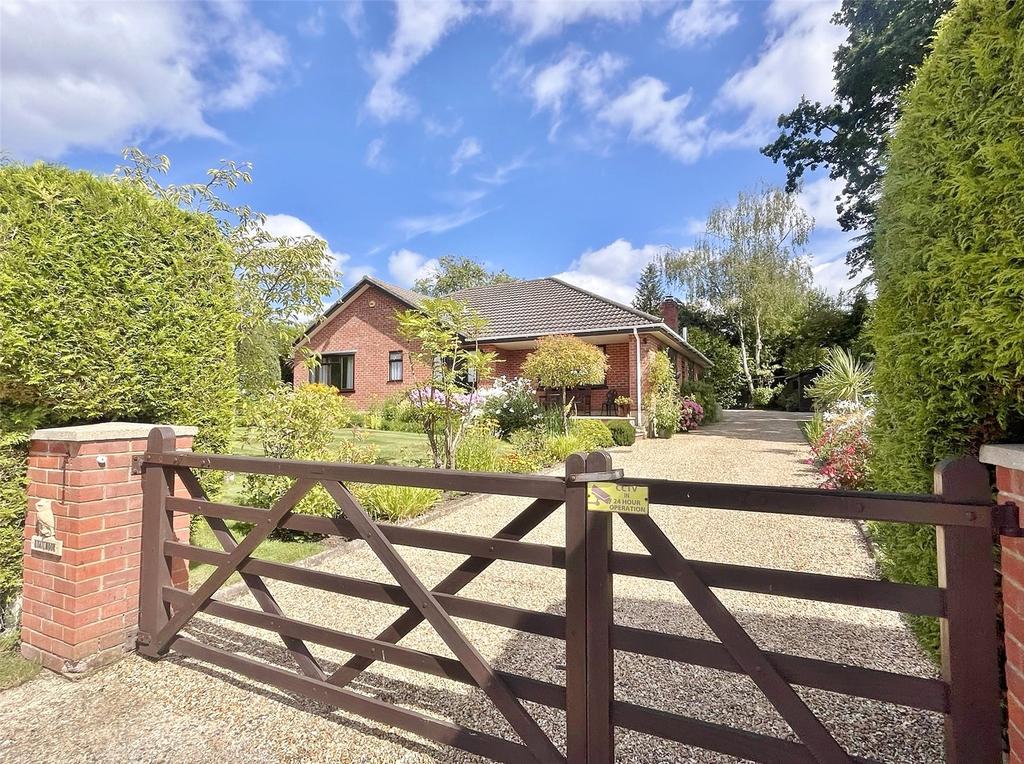 Whitmore Lane, Woodlands, Wimborne... 3 bed bungalow - £675,000