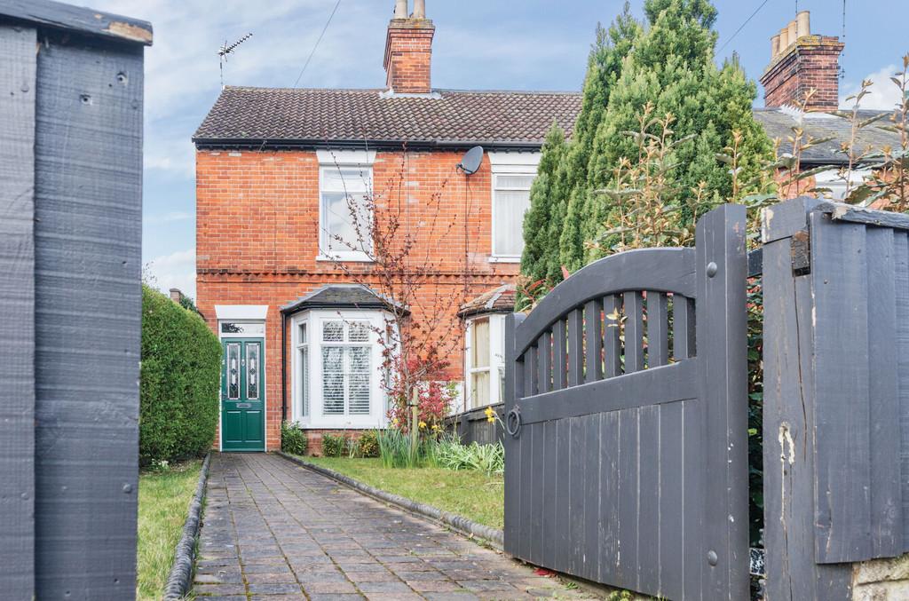West Road, Bury St. Edmunds IP33 2 bed end of terrace house - £350,000