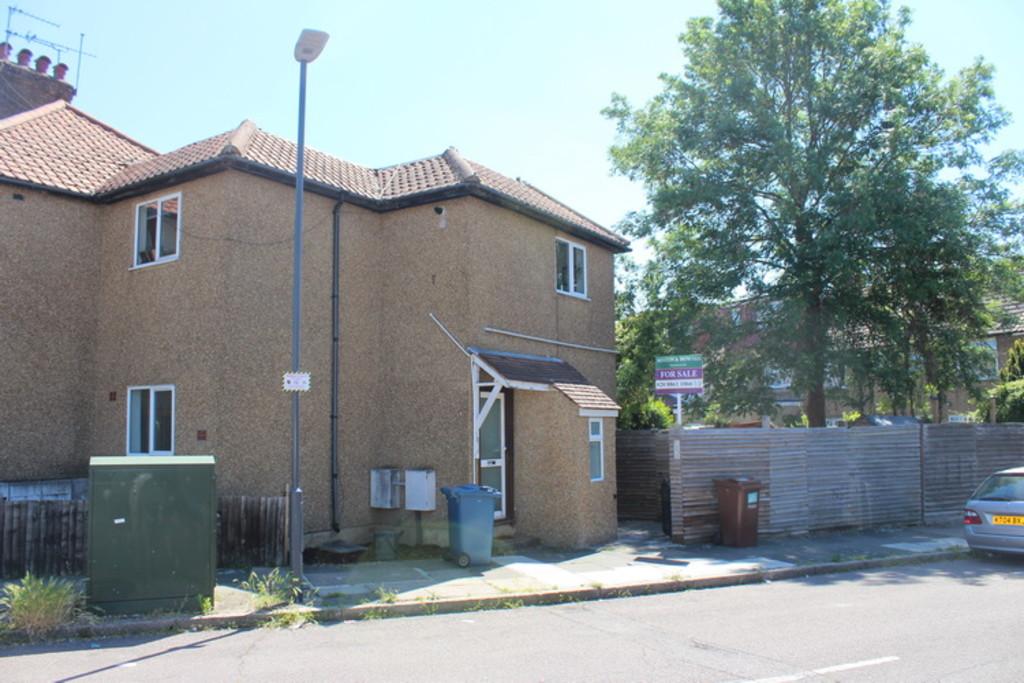 Weald Lane, Harrow Weald 1 bed ground floor flat - £200,000
