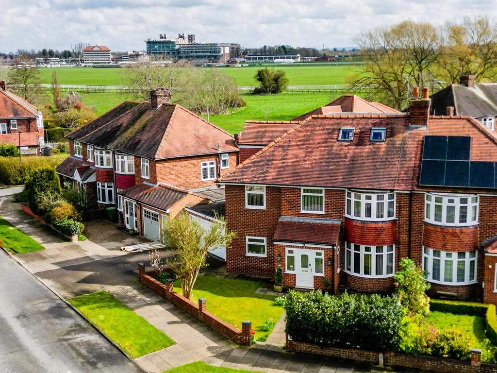 Hunters Way, Off Tadcaster Road, YORK 5 bed semi-detached house - £637,000