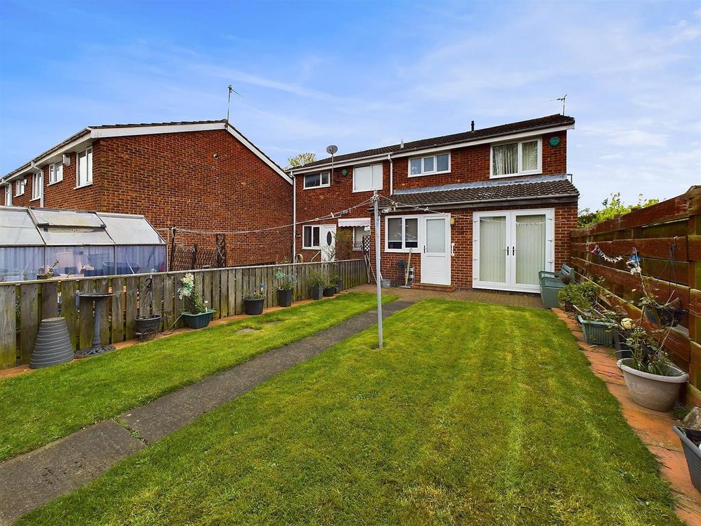 Salcombe Gardens, Gateshead NE9 3 bed end of terrace house - £195,000
