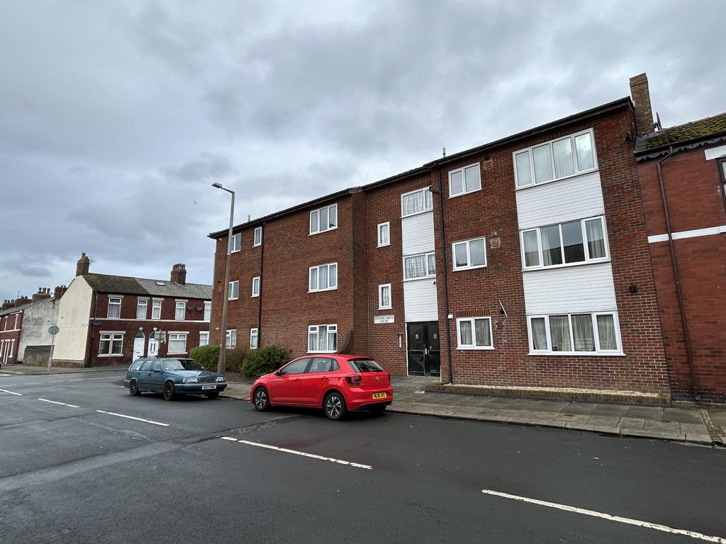 St. Margarets Court, Fleetwood FY7 2 bed apartment for sale - £69,995