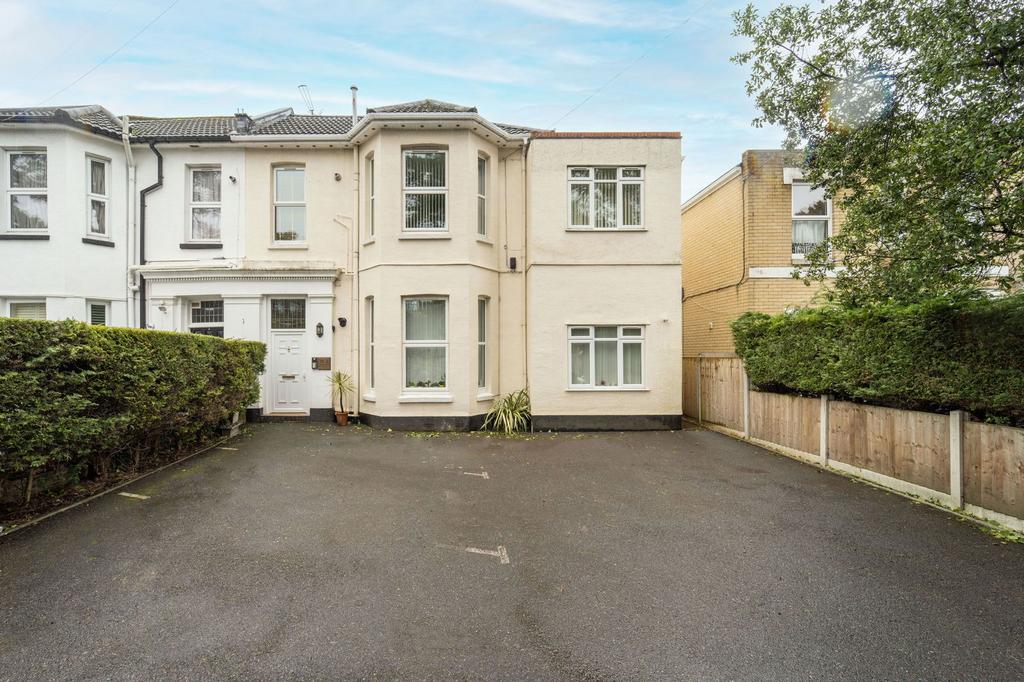 3 Knyveton Road, Bournemouth BH1 2 bed flat for sale - £190,000